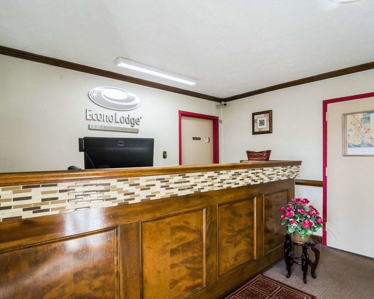 Hotel Econo Lodge Colonial, USA - Invia