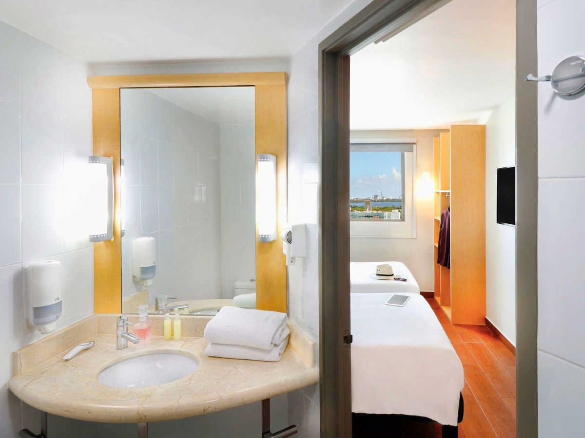 Hotel Ibis Cancun Centro, Mexiko Cancún - 19 275 Kč Invia