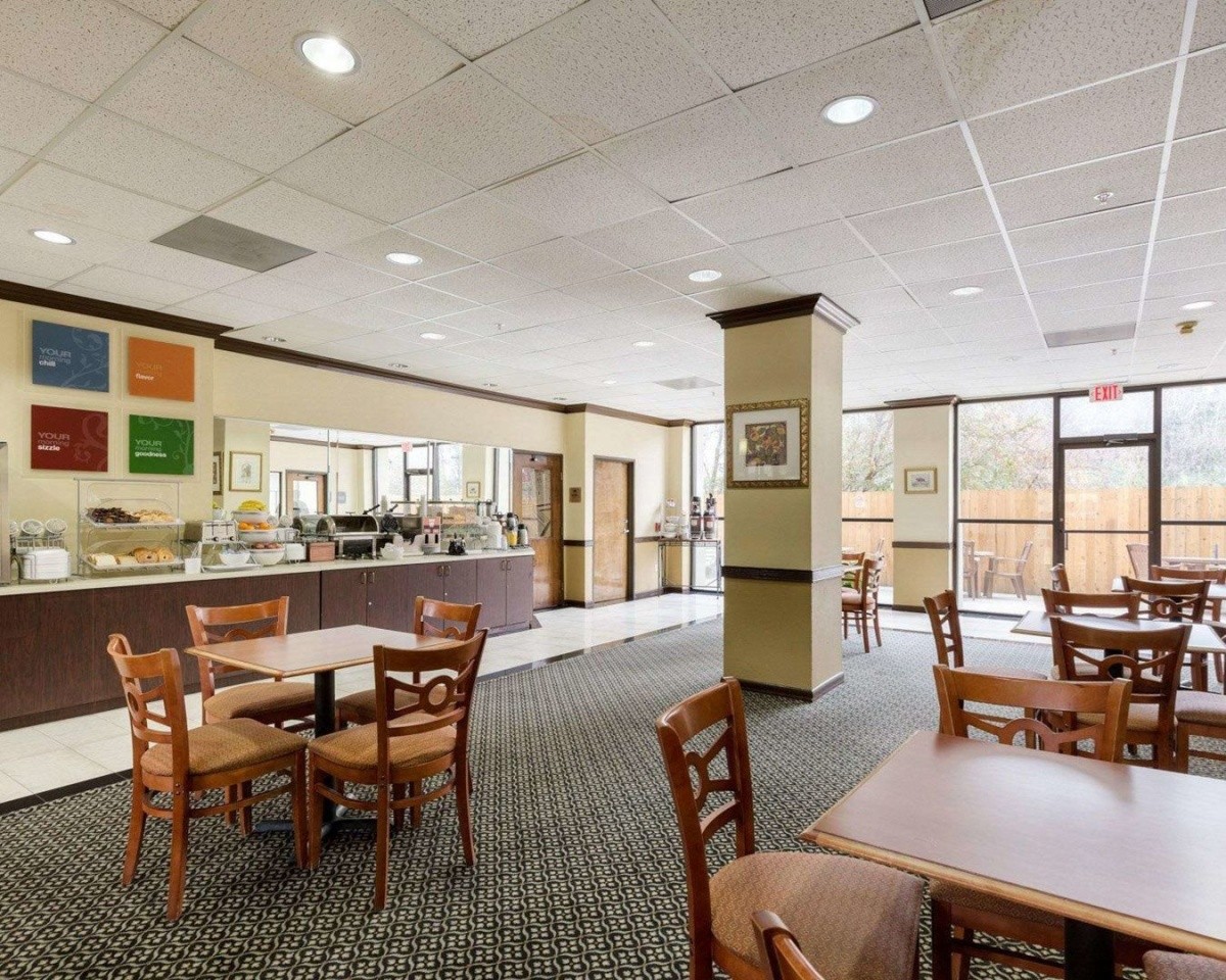 Hotel Comfort Suites Bush Intercontinental Airport, USA - 8 005 Kč Invia