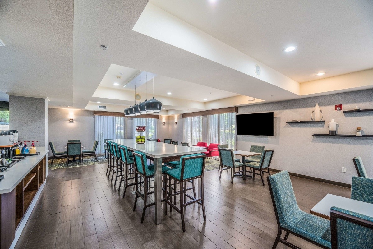 Hotel Hampton Inn Oakland-Hayward, USA Kalifornie - Invia