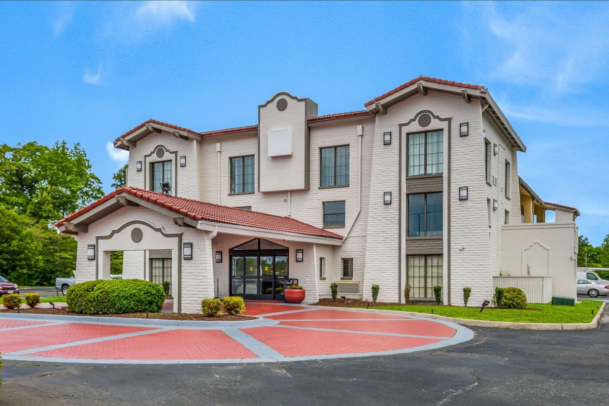 Hotel Ambassador Inn & Suites Hampton, USA - Invia