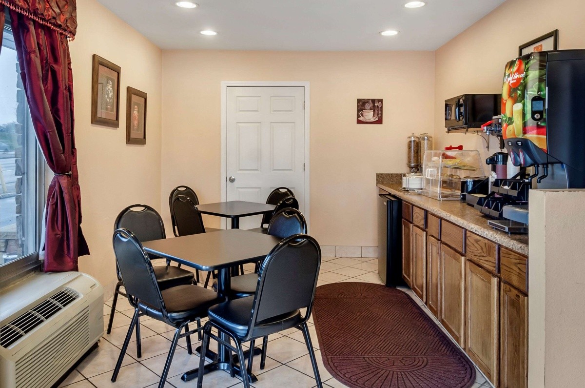 Hotel Econo Lodge Civic Center, USA - Invia