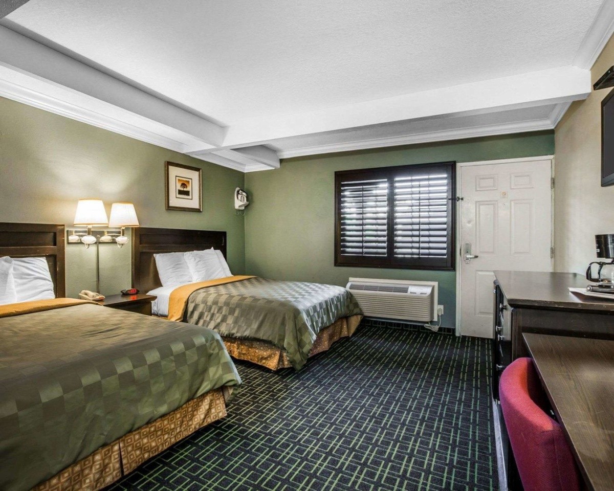 Hotel Rodeway Inn Hollywood, USA Kalifornie - 11 509 Kč Invia