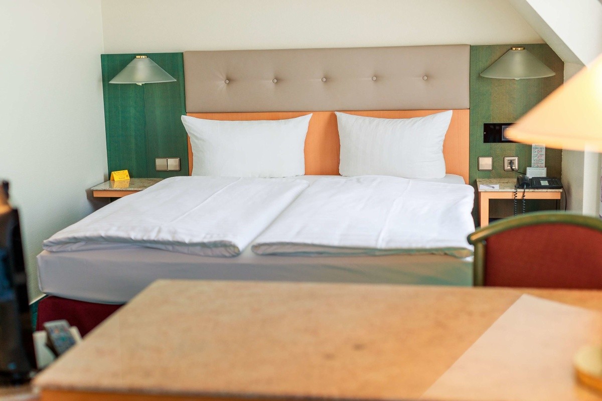 Hotel PLAZA Hotel Blankenburg Ditzingen, Sure Collection (Ditzingen ...