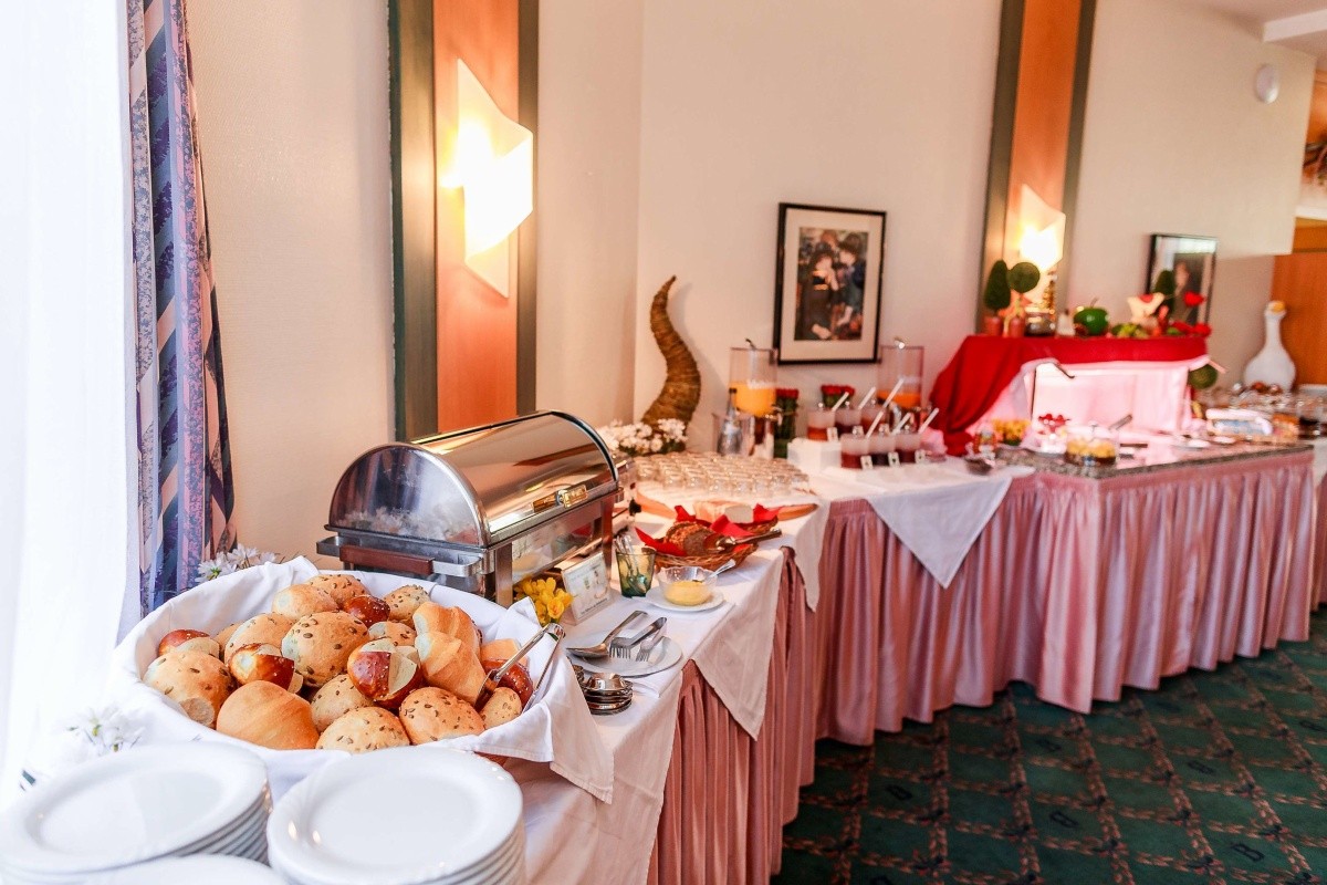 Hotel PLAZA Hotel Blankenburg Ditzingen, Sure Collection (Ditzingen ...