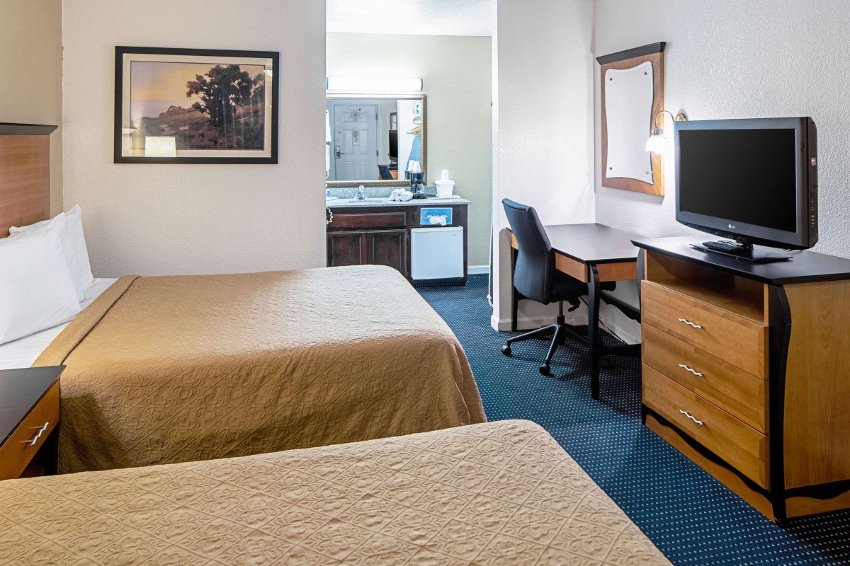 Hotel Rodeway Inn at Nevada State Capitol, USA - Invia