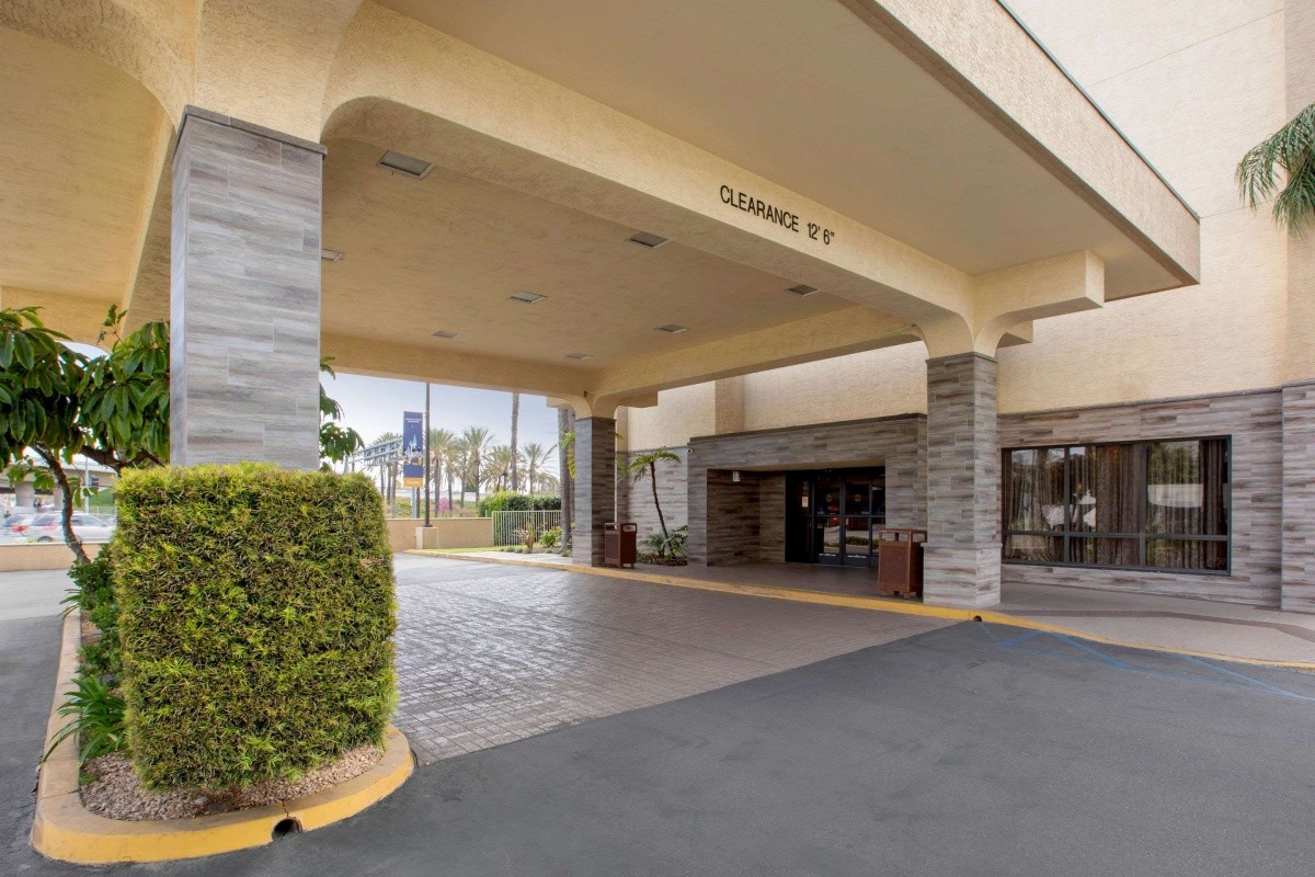 Hotel Comfort Inn & Suites Anaheim, USA Kalifornie - Invia