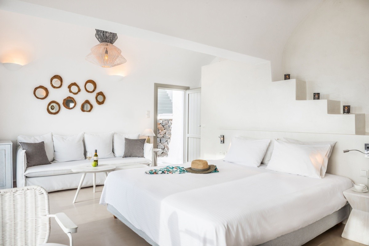 Hotel On The Rocks Hotel, Řecko Santorini - 15 853 Kč Invia