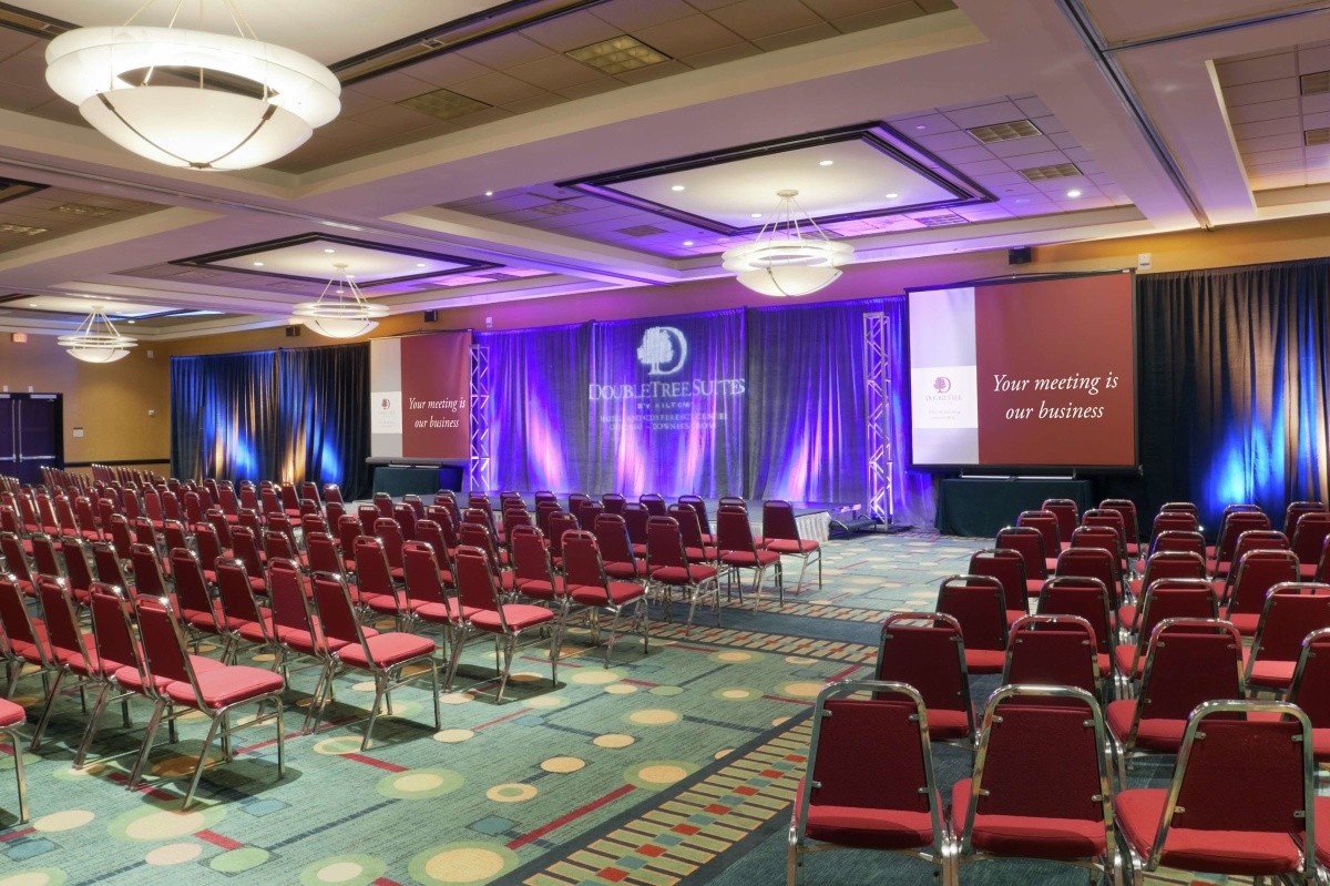 Hotel DoubleTree Suites by Hilton Hotel & Conference Center Chicago ...