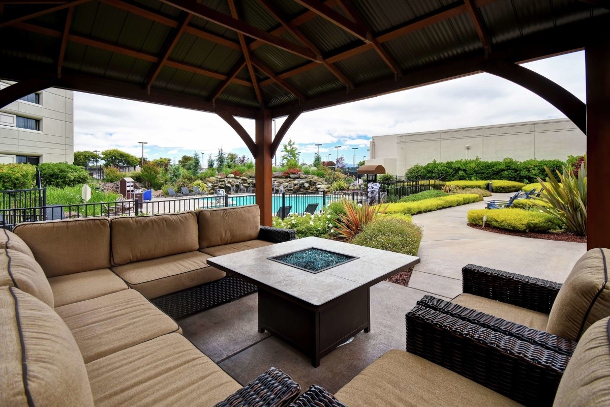 Hotel Doubletree by Hilton Pleasanton at the Club, USA - Invia
