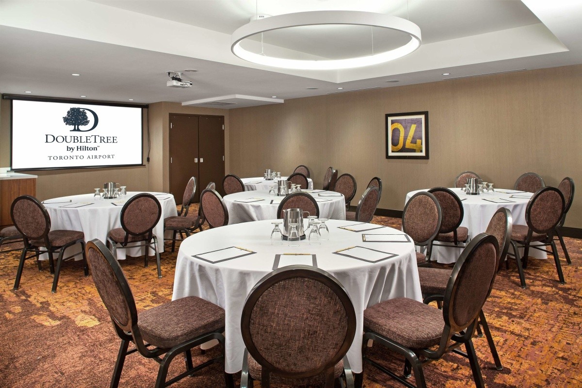 Hotel DoubleTree by Hilton Toronto Airport, Kanada Toronto - 23 445 Kč ...