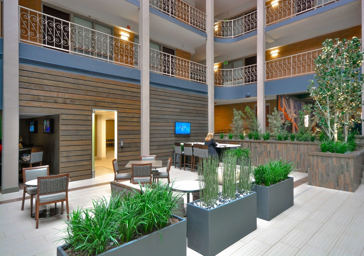 Hotel Embassy Suites by Hilton Denver Stapleton, USA California - 902 ...