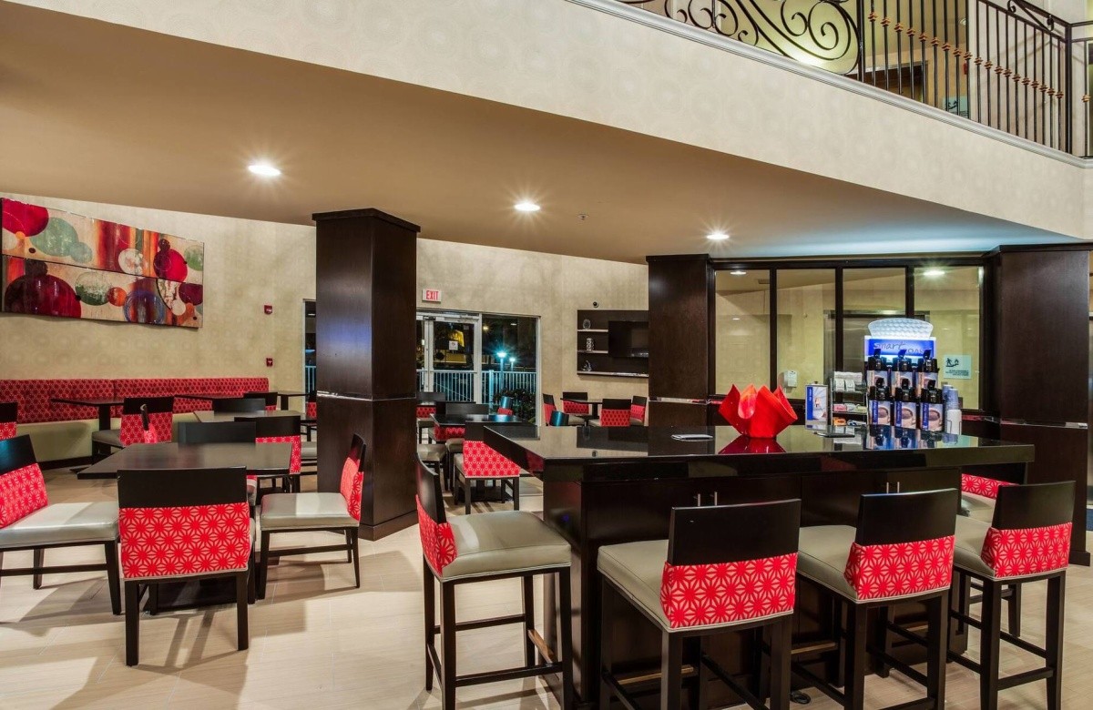 Hotel Holiday Inn Express Naples Downtown - 5th Ave, USA Florida - 24 ...