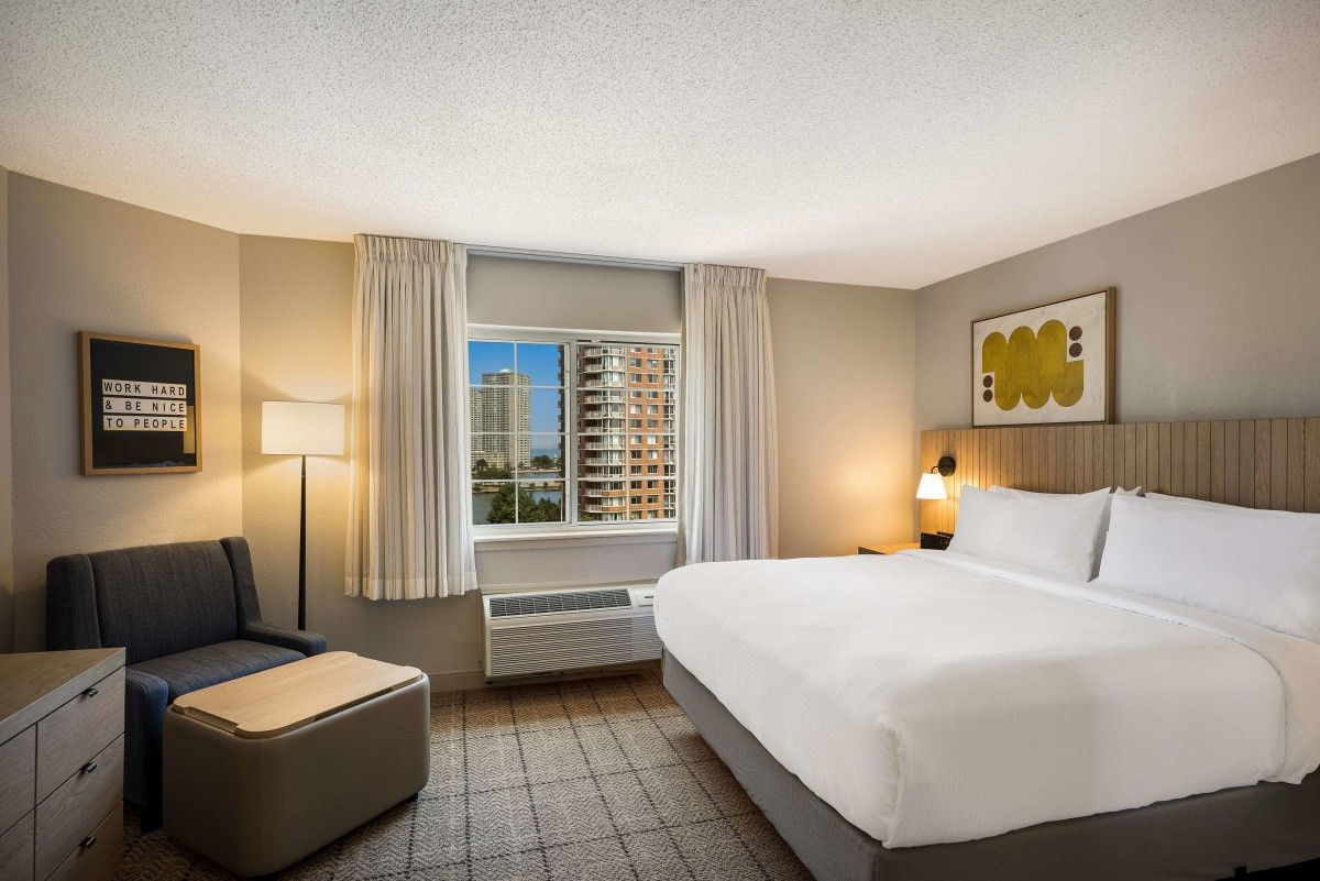 Hotel Sonesta Simply Suites (Jersey City), USA - 17 320 Kč Invia
