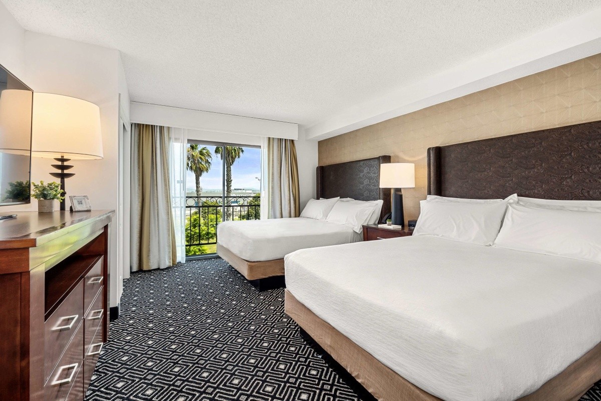 Hotel Embassy Suites by Hilton Los Angeles International Airport South ...