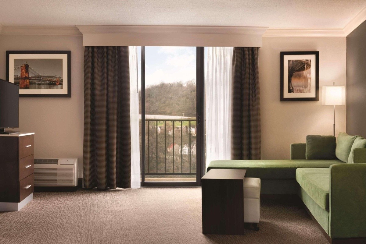 Hotel Radisson Cincinnati Riverfront, USA - Invia