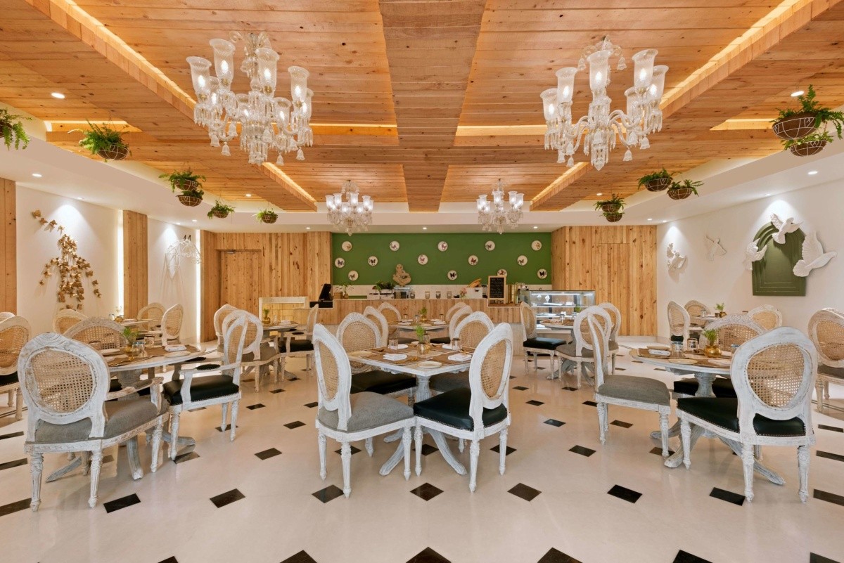 Hotel Ramada Plaza by Wyndham Lucknow Hotel and Convention Centre ...