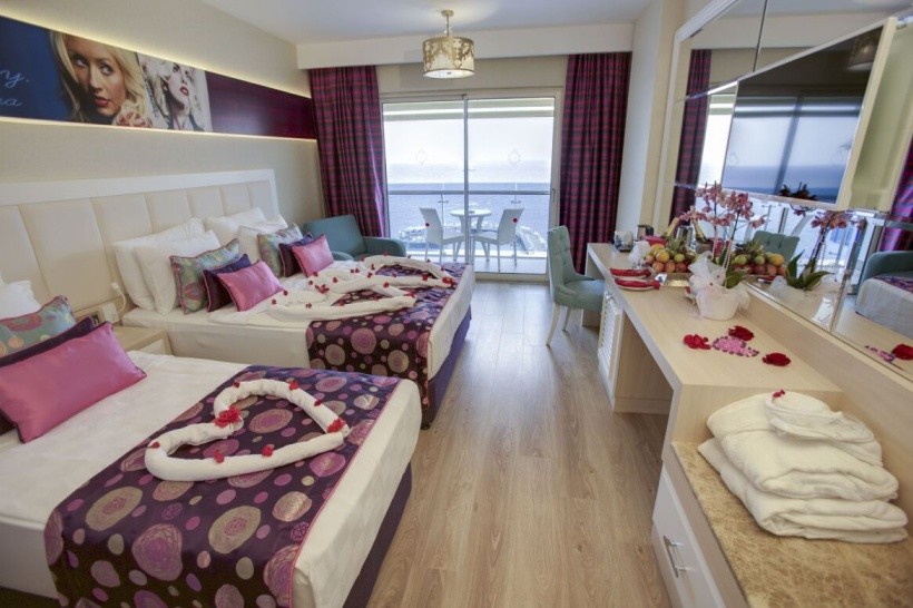 Hotel Azura Deluxe Resort & Spa - Turcja, oferty i opinie w Travelplanet.pl